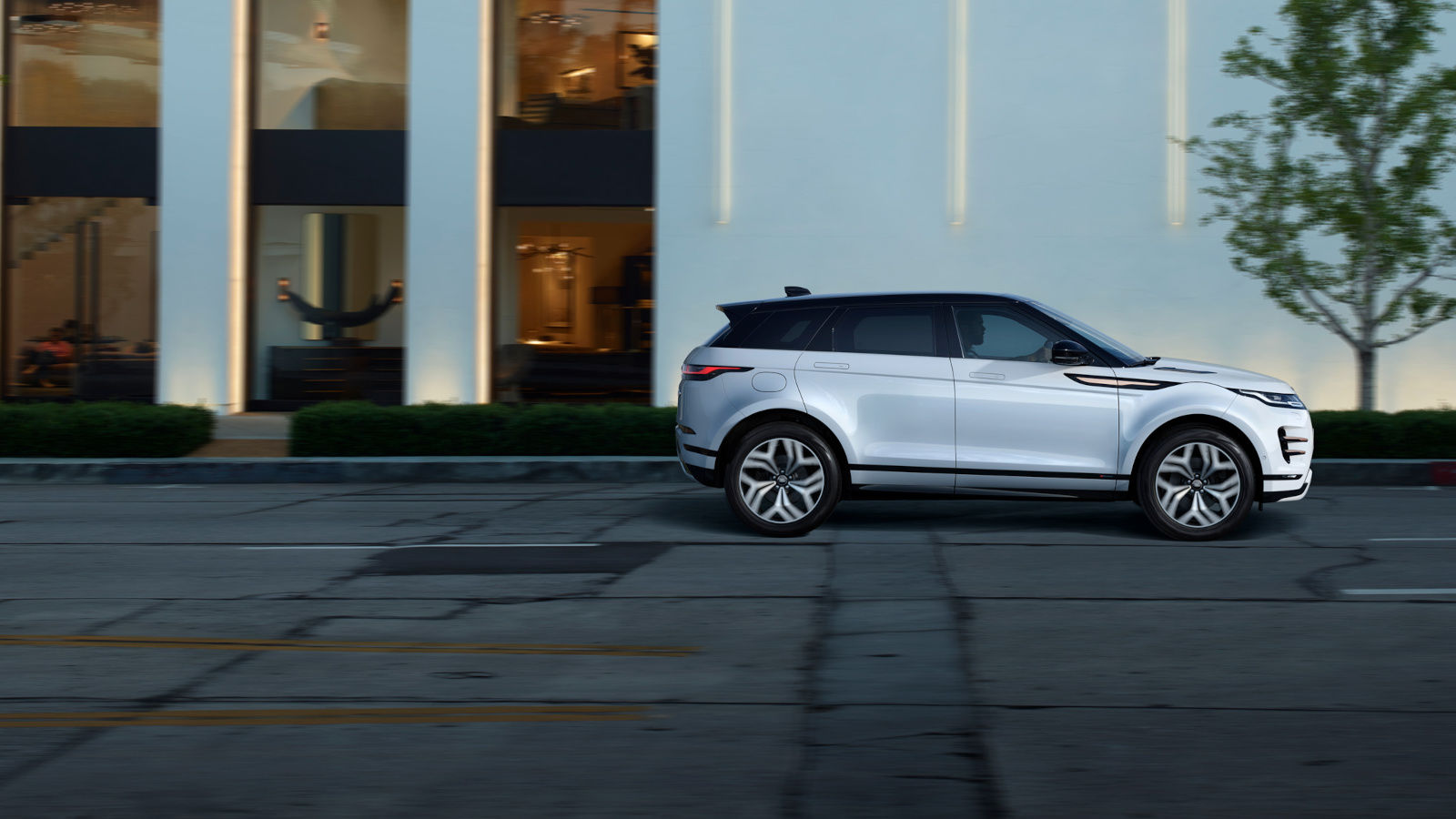 Luxury Compact SUVs, Sports & 4x4 Cars | Land Rover Thailand