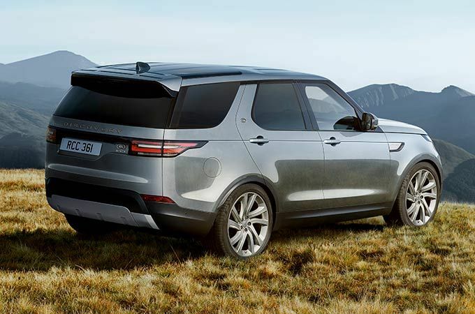 7 Seater Cars - Model Range | Land Rover UAE
