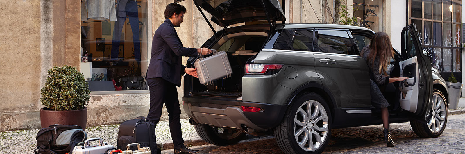 Land Rover 4x4 Cars & Luxury SUV | Land Rover UAE